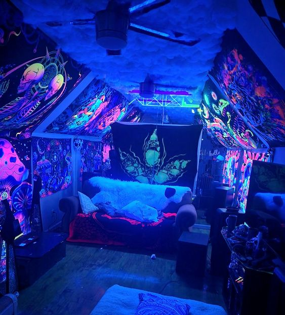 5+ Aesthetic Trippy Room Decor Ideas for Unique Spaces - Craigshirt